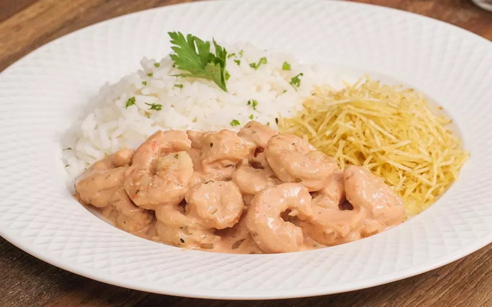 Aprenda a fazer um delicioso Strogonoff de Camarão em casa